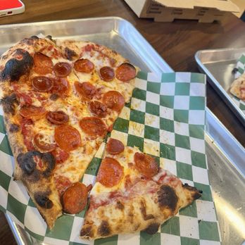 HOOPS PIZZERIA - Updated December 2025 - 29 Photos & 36 Reviews - 697 ...