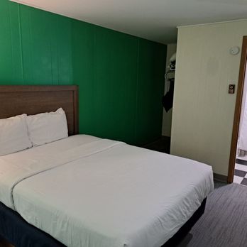 CEDAR MOTOR INN - Updated December 2025 - 43 Photos & 52 Reviews - 2523 ...