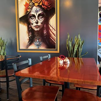 COLOSSAL RESTAURANT - Updated December 2025 - 102 Photos & 32 Reviews ...