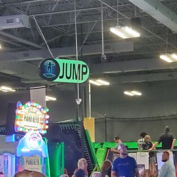 BRAVOZ ENTERTAINMENT CENTER - Updated January 2026 - 250 Photos & 135 ...