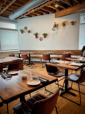 ELLINOR - Updated June 2024 - 52 Photos & 25 Reviews - 1016 E Pacific ...