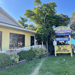 SIMPLY DELICIOUS CAFE & BAKERY - Updated July 2025 - 724 Photos & 830 ...