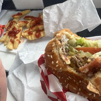 SUPER BURGER DRIVE IN - Updated July 2025 - 94 Photos & 117 Reviews ...