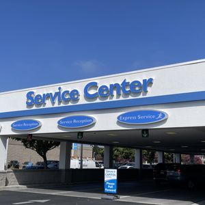 CAPITOL GMC - Updated June 2025 - 96 Photos & 528 Reviews - 909 Capitol ...