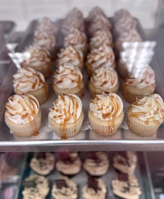 CS MAD BATTER CAKERY - Updated December 2025 - 134 Photos & 90 Reviews ...