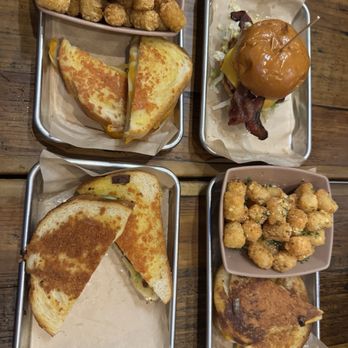 BURGER BENCH - Updated April 2025 - 117 Photos & 34 Reviews - 230 Main ...