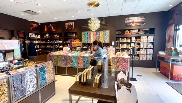 LINDT CHOCOLATE STORE - Updated August 2025 - 441B Dune Rd, Central ...