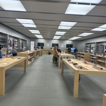 APPLE SANTA ROSA PLAZA - Updated December 2025 - 34 Photos & 380 ...