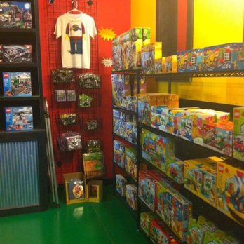BRICKS AND MINIFIGS - Updated December 2025 - 14 Photos - 1911 King Ave ...