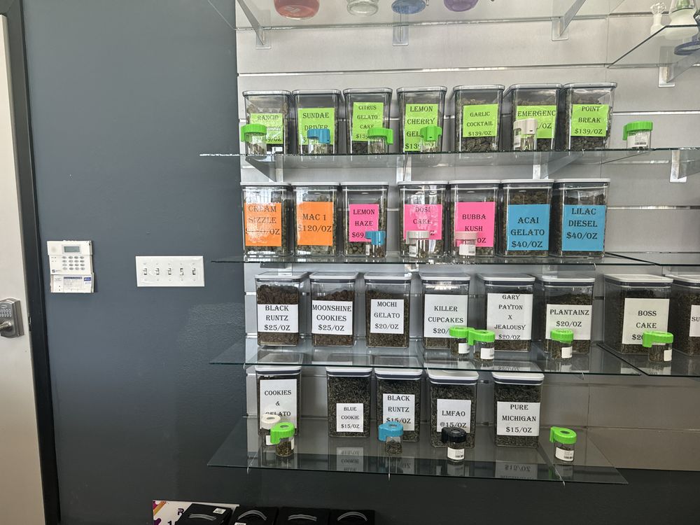 EUFLORA DISPENSARY - Updated August 2024 - 32 Photos - 5701 S Western ...