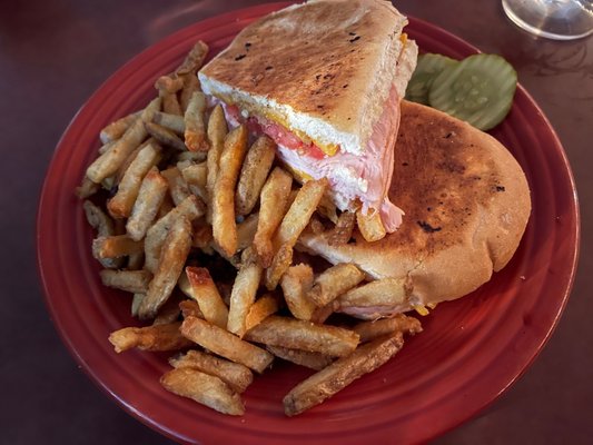 CJ SPARROW PUB & EATERY - Updated July 2024 - 97 Photos & 152 Reviews ...