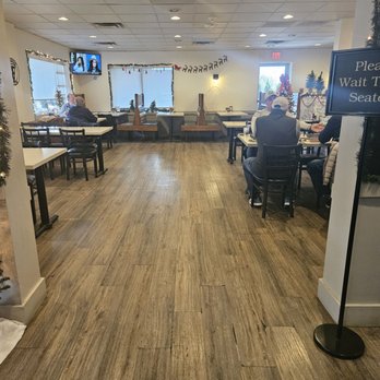 GRANDE PIZZA & FAMILY RESTAURANT - Updated November 2025 - 16 Photos ...