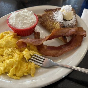 CREST CAFE - Updated January 2025 - 237 Photos & 513 Reviews - 5225 ...