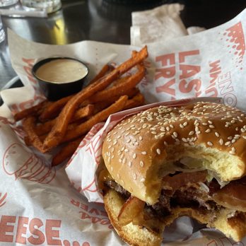 RED ROBIN GOURMET BURGERS AND BREWS - 316 Photos & 449 Reviews - 26522 ...