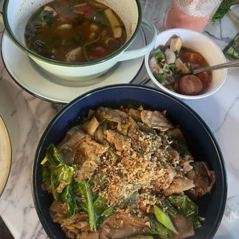 LEDU THAI - Updated January 2025 - 240 Photos & 75 Reviews - 915 N 5th ...