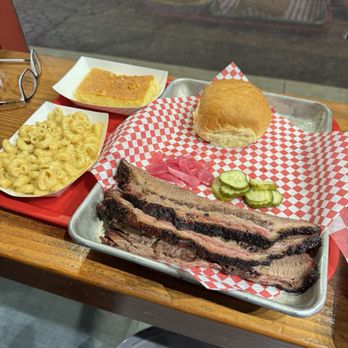 OFF THE RAILS BARBEQUE AND DRAFTHOUSE - Updated December 2025 - 142 ...