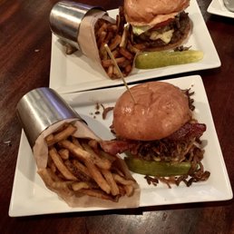 CITIZEN BURGER BAR - 594 Photos & 932 Reviews - Burgers - 212 E Main St ...
