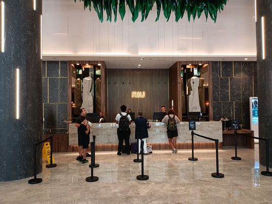 RIU PLAZA CHICAGO - Updated December 2024 - 85 Photos & 11 Reviews ...