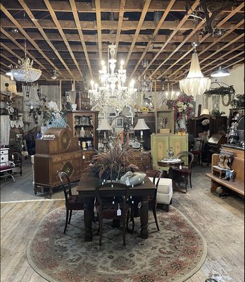 VINTAGE VALLEY ANTIQUES AND COLLECTIBLES - Updated January 2025 - 1836 ...