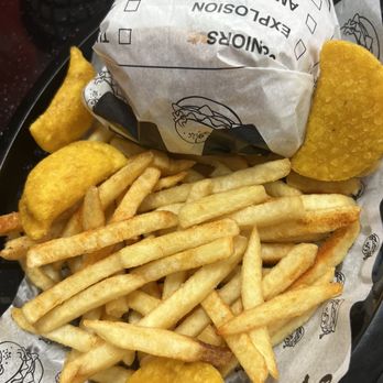 JUNIOR COLOMBIAN BURGER - Updated October 2025 - 240 Photos & 229 ...