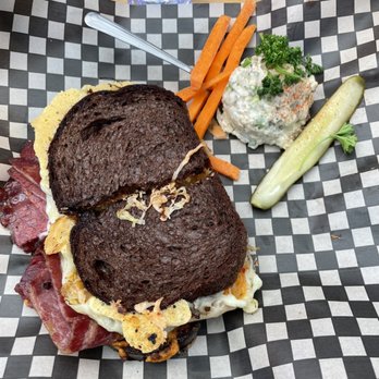 GOOSE HOLLOW INN - Updated December 2024 - 238 Photos & 313 Reviews ...