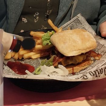 FEATURES SPORTS BAR & GRILL - Updated December 2025 - 28 Photos & 30 ...