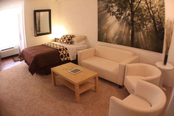 COLLEGIATE VILLAGE INN - Updated December 2025 - 11 Photos & 14 Reviews ...