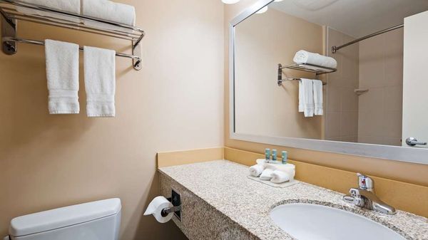 BEST WESTERN BRAINTREE INN - Updated July 2024 - 64 Photos & 16 Reviews ...