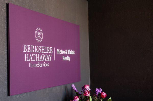 LISA YATES - BERKSHIRE HATHAWAY HS METRO & FIELDS REALTY - Updated ...