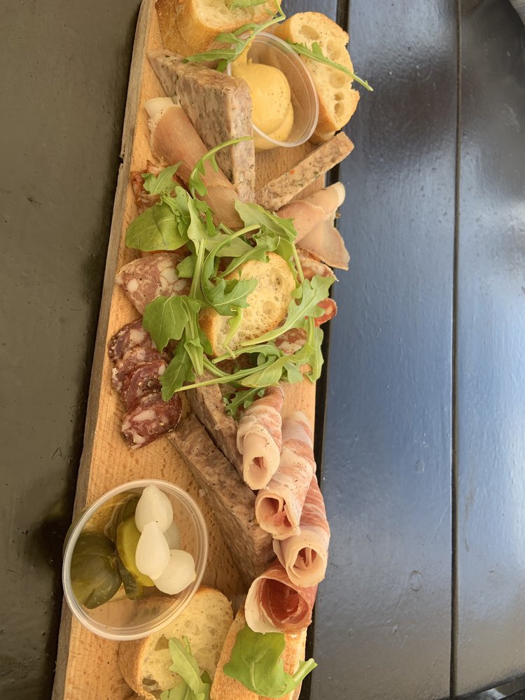 LES COCHONS TOUT RONDS - 3025 Rue Sainte Émilie, Montréal, Quebec ...