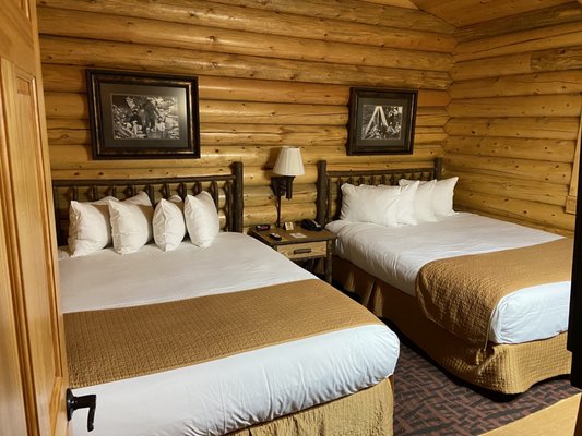 ELK COUNTRY INN - Updated August 2024 - 103 Photos & 98 Reviews - 480 W ...