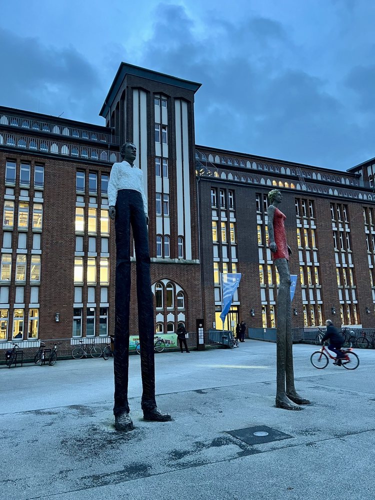 BÜCHERHALLE ZENTRALBIBLIOTHEK - Updated October 2025 - 102 Photos & 61 ...