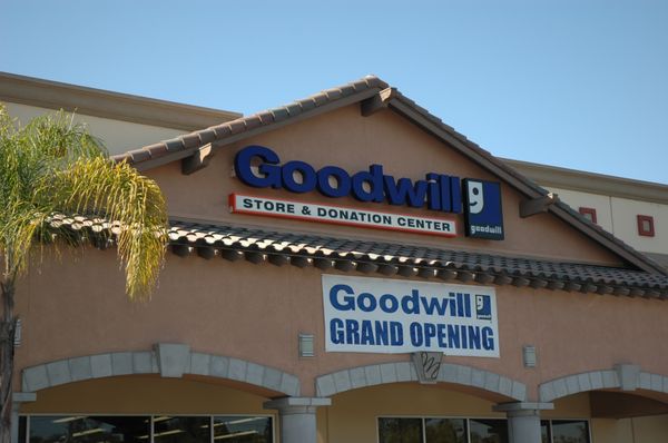 GOODWILL SOUTHERN CALIFORNIA RETAIL STORE & DONATION CENTER - Updated ...