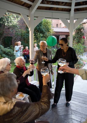 KINGSLEY MANOR - Updated April 2025 - 52 Photos & 14 Reviews - 1055 N ...