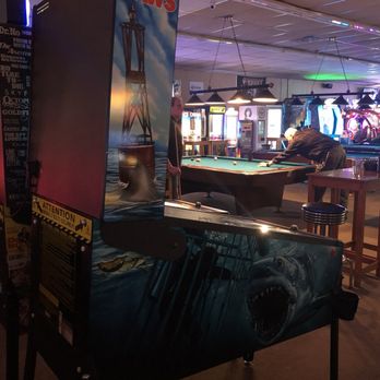 POCKETEER BILLIARDS AND SPORTS BAR - Updated December 2025 - 62 Photos ...