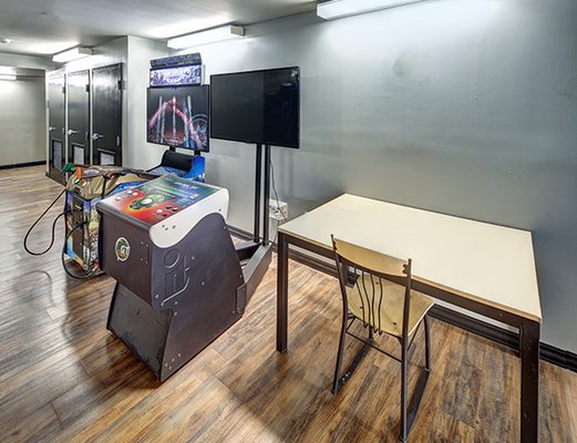 RAMZ APARTMENTS ON BROAD - Updated July 2025 - 21 Photos - 933 W Broad ...