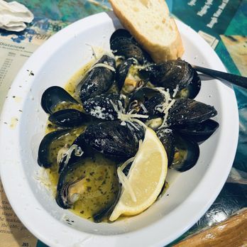 ROCKEFELLERS RAW BAR - Updated May 2025 - 268 Photos & 511 Reviews ...