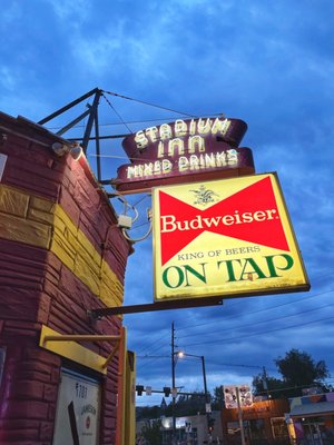 STADIUM INN - Updated October 2025 - 20 Photos & 94 Reviews - 1701 E ...