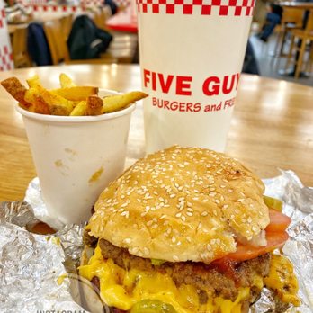 FIVE GUYS - Updated November 2024 - 126 Photos & 79 Reviews - Zeil 127 ...