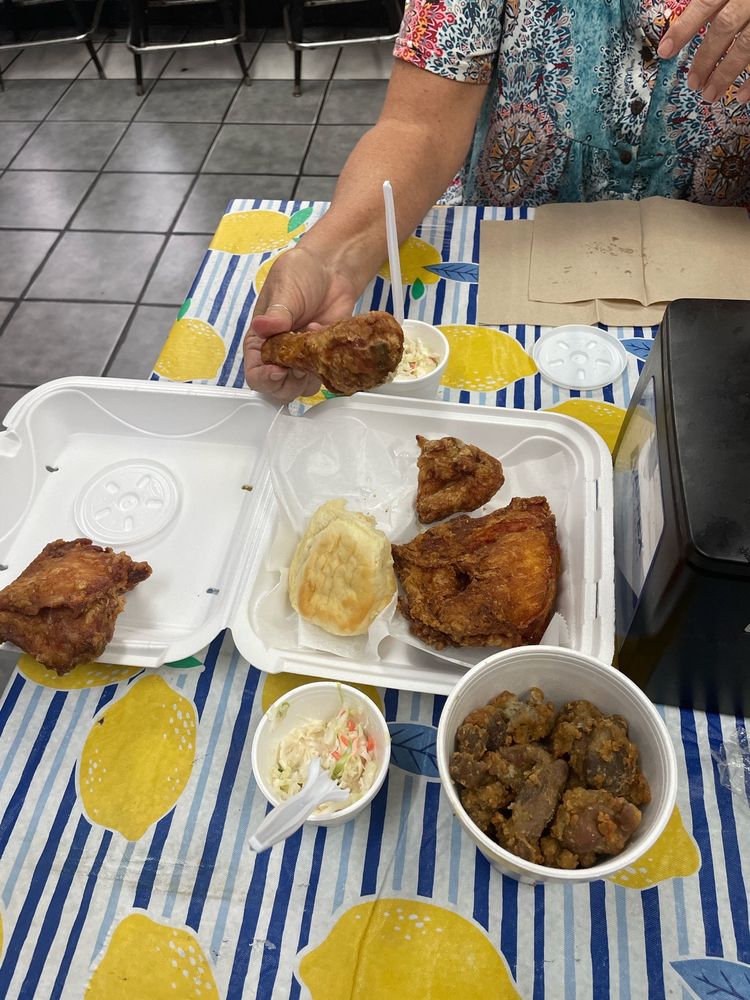 LINDY’S CHICKEN - Updated August 2025 - 17 Reviews - 35 River Park Dr ...