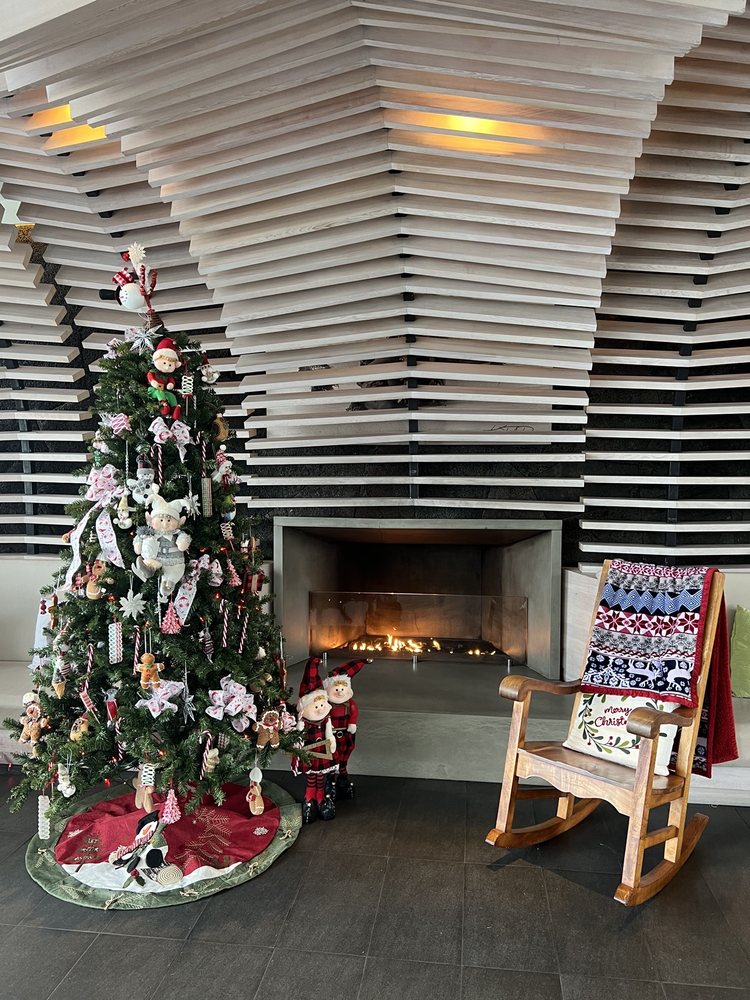 HULA LOUNGE LOBBY BAR - Updated October 2025 - 14 Photos - 93 Banyan Dr ...