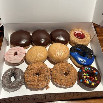 HURTS DONUT - Updated July 2025 - 1357 Photos & 703 Reviews - 2161 E ...