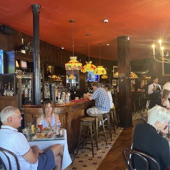 MARTIN’S TAVERN - Updated February 2025 - 1015 Photos & 972 Reviews ...