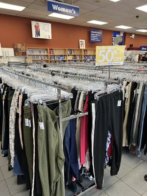 GOODWILL - Updated December 2025 - 13 Photos & 22 Reviews - 1 W Broad ...