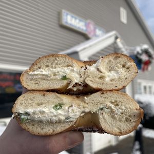 BETWEEN ROUNDS BAGEL DELI & BAKERY - Updated December 2024 - 100 Photos ...