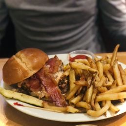 KOOKY CANUCK - Updated December 2025 - 789 Photos & 828 Reviews - 87 S ...