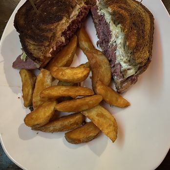 FADO IRISH PUB - Updated July 2025 - 412 Photos & 777 Reviews - 100 W ...