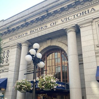 MUNRO’S BOOKS - Updated January 2026 - 51 Photos & 63 Reviews - 1108 ...