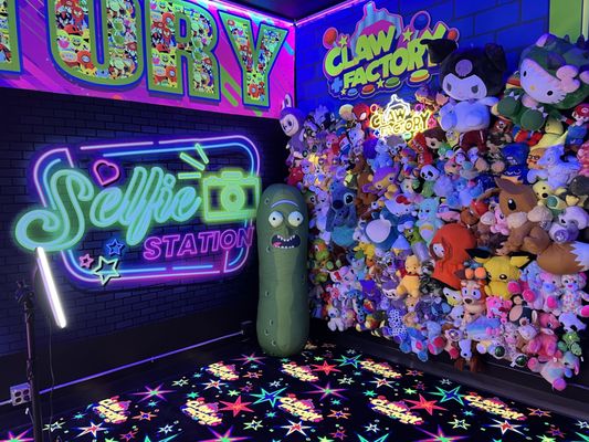 CLAW FACTORY - Updated January 2026 - 13 Photos - 1657 Hawthorne Ave NE ...