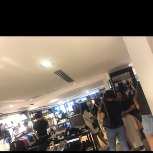 ZARA - 21 Photos & 225 Reviews - 212 Newbury St, Boston, Massachusetts ...